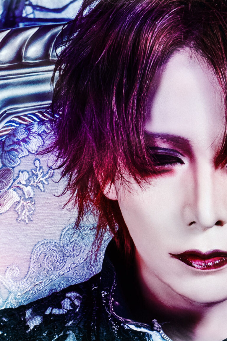 鮮やかに 溢れる赫で、生命を描く…新バンド「LIZA」始動。 | VISUNAVI Japan