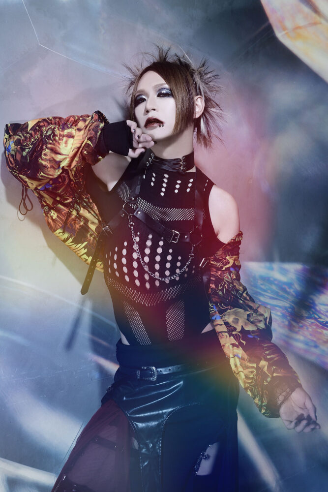 【Sadie】最新アーティスト写真解禁！Self Cover Album三部作完結！ | VISUNAVI Japan